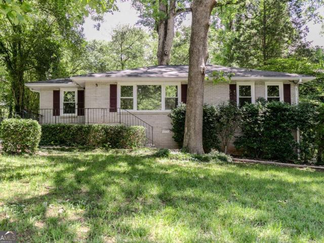 798 Larry Lane