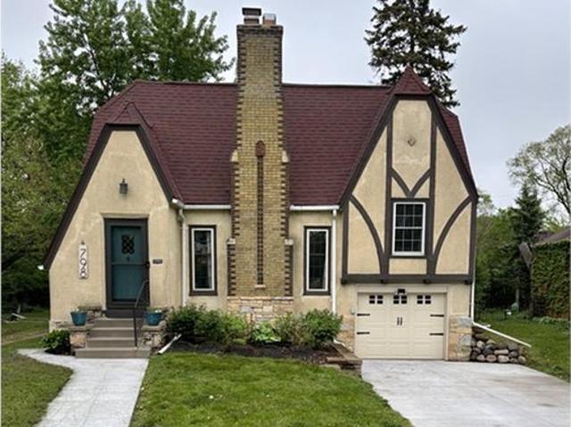 798 Pascal St N, Saint Paul, MN 55104