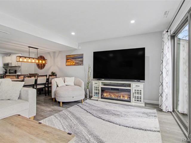 798 Peninsula Court