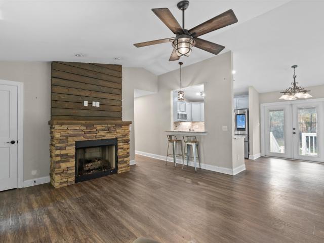 798 Redmond Ct