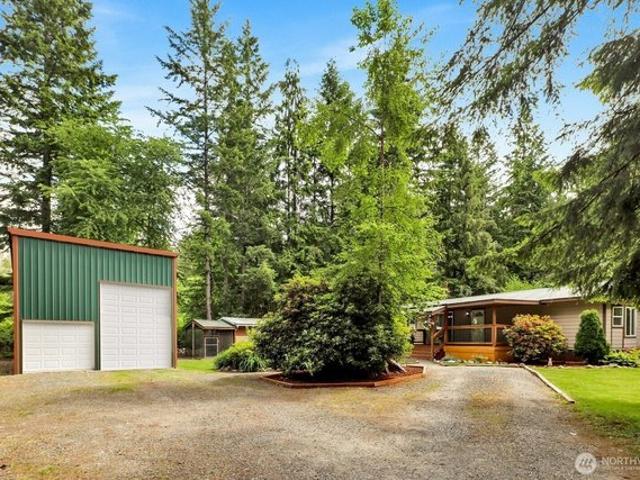 7994 Oregon Trl, Maple Falls, WA 98266