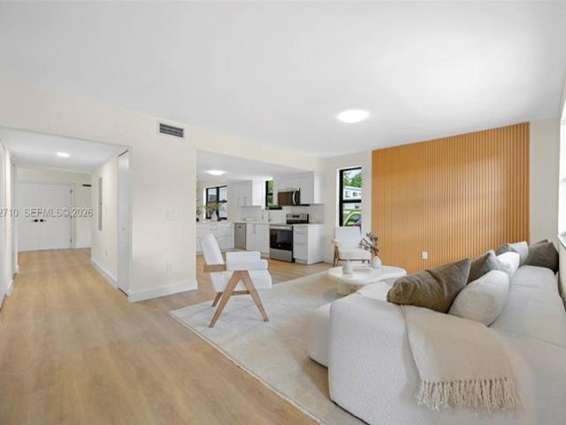 7996 Crespi Blvd, Miami Beach, FL 33141