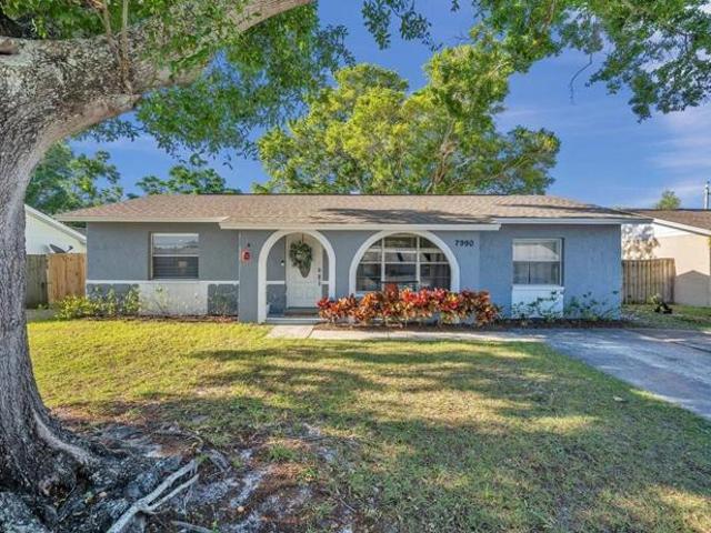 7990 Aberdeen Cir, Largo, FL 33773