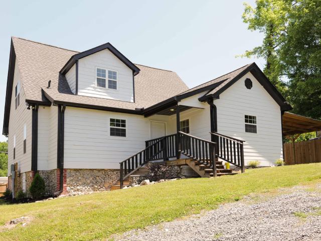 799 Reed Pond NW