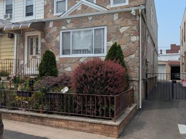 79 19 67th Rd, Middle Village, NY 11379