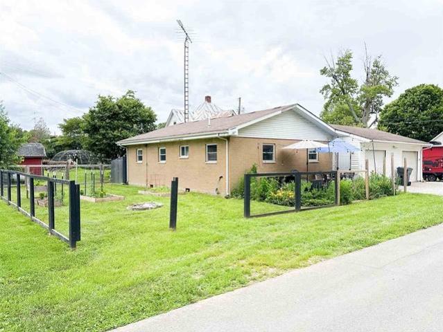 79 Vine St, Losantville, IN 47354