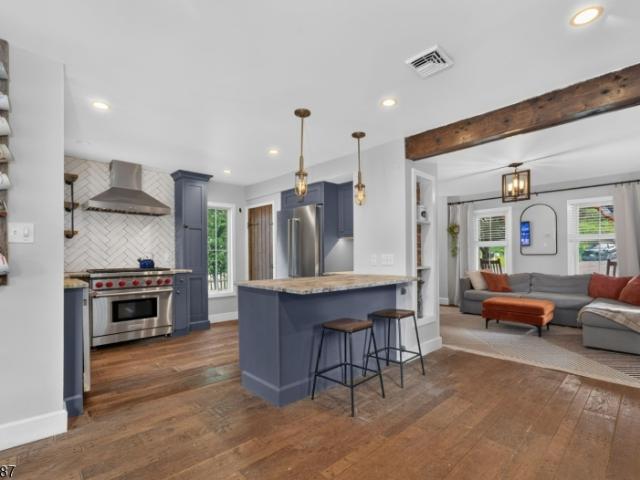 79 W Main St