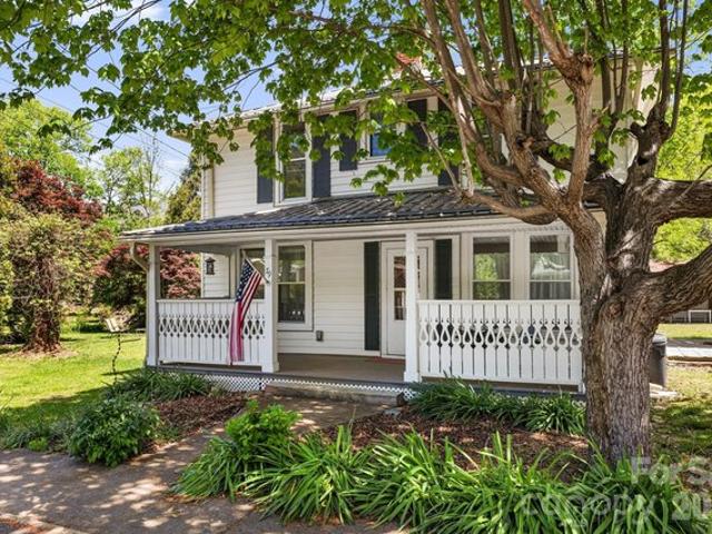 79 Walnut St, Hot Springs, NC 28743