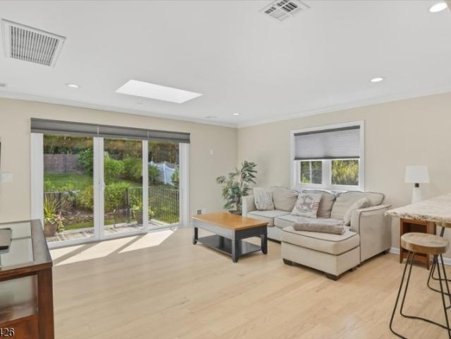 79 Winding Way