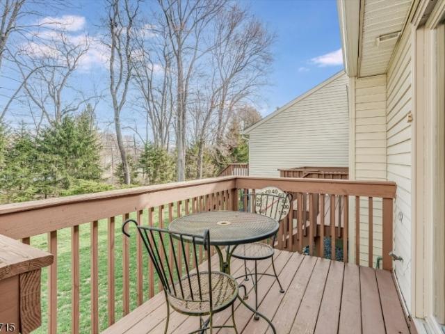 79 Carriage Ln