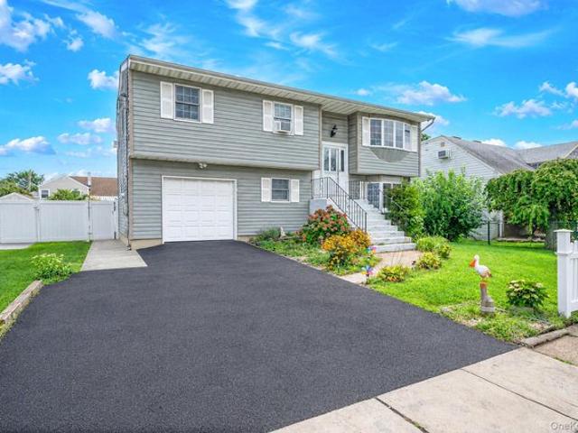 79 Jefferson St, Freeport, NY 11520