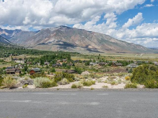 79 Lakeside Ct, Crowley Lake, CA 93546