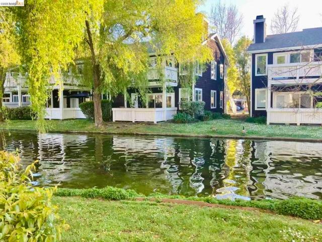 79 Marina Lakes Dr
