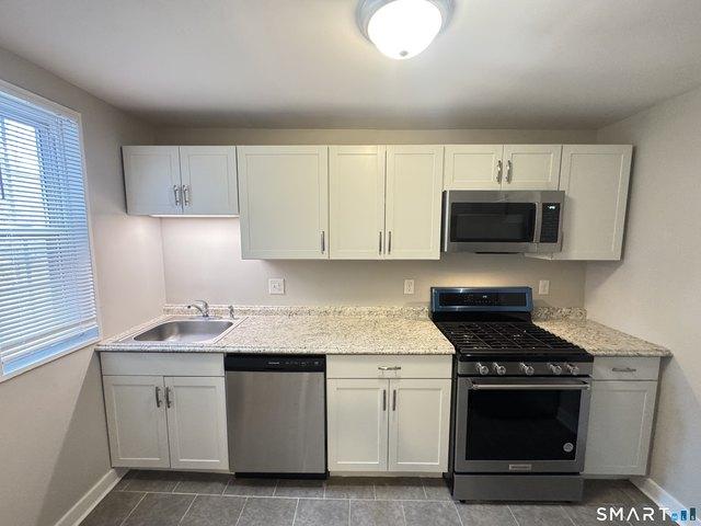 79 Mencel Cir Unit B, Bridgeport, CT 06610