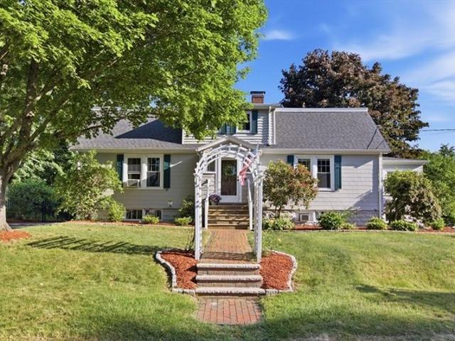 79 Orange St, Reading, MA 01867