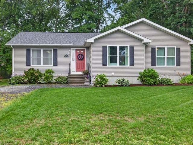 79 Pembroke Ave, Acushnet, MA 02743