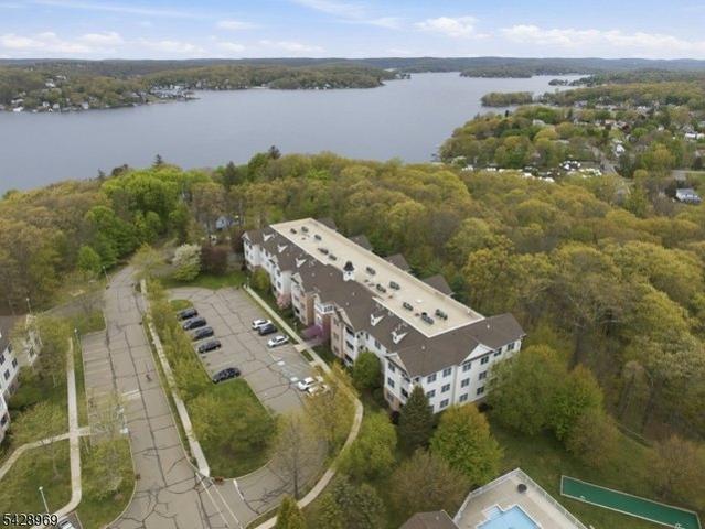 79 Ridgeview Ln, Mount Arlington, NJ 07856