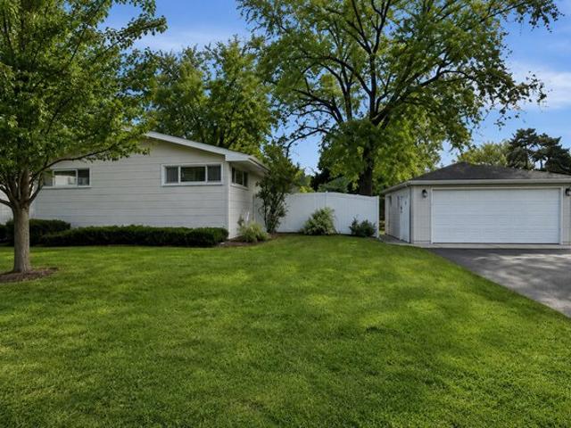 79 S Heather Dr, Crystal Lake, IL 60014