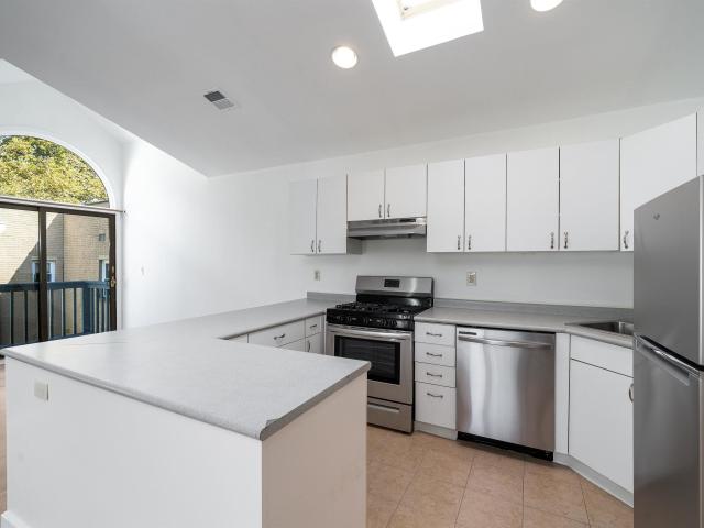 79 Sherman Pl # 2