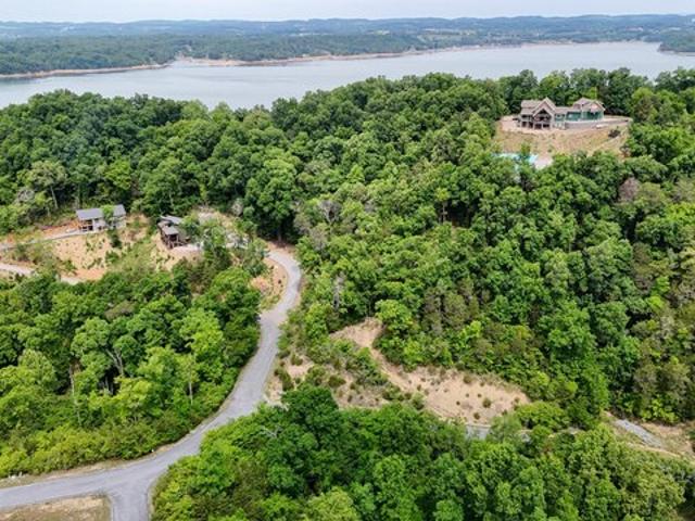 79 Stone Bridge Dr, Dandridge, TN 37725