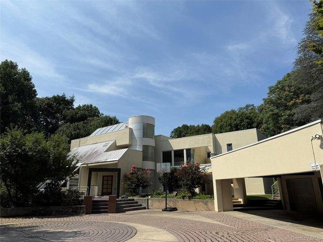 7 Mac Lean Dr, Brookville, NY 11545