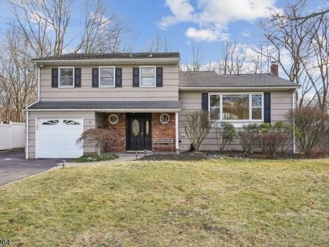 7 Mansfield Ct, Livingston, NJ 07039