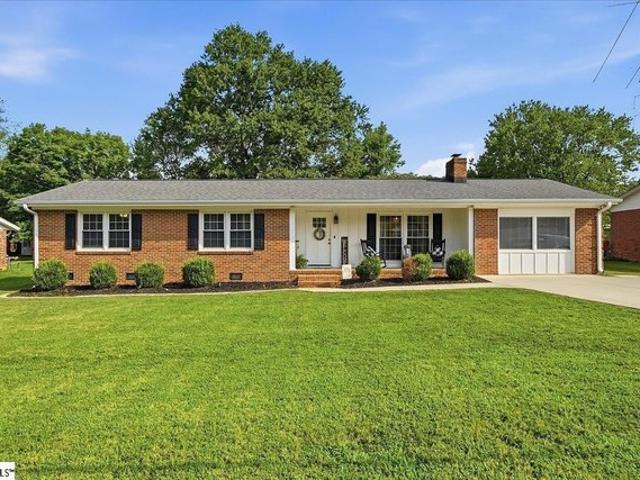7 Marlow Ln, Taylors, SC 29687