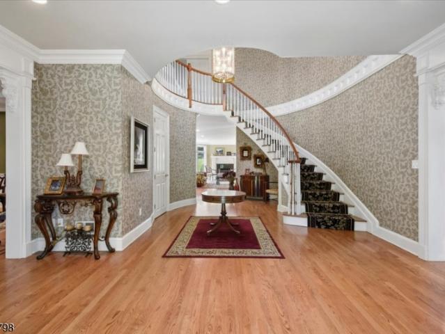 7 Martin Ln