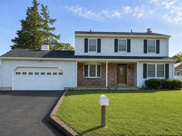 7 Mayflower Dr, Little Egg Harbor Township, NJ 08087
