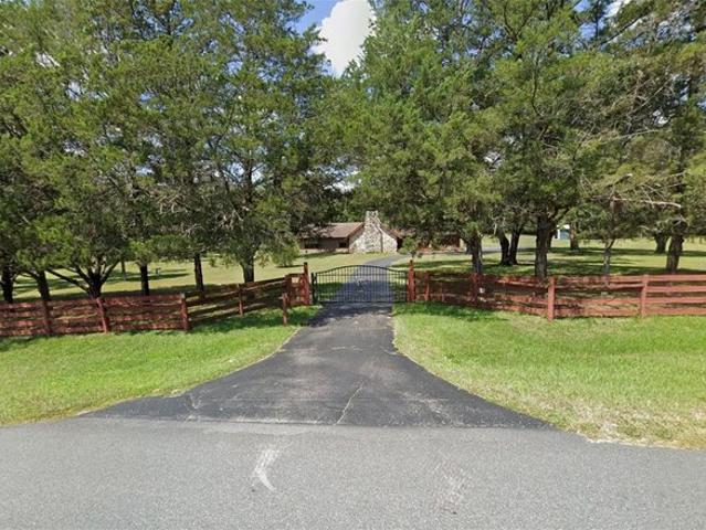 7 Meadow Wood Dr, Ocala, FL 34482