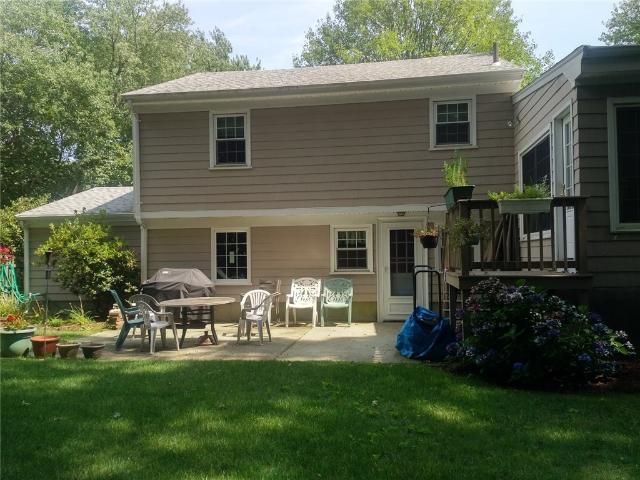 7 Meadowbrook Dr, Barrington, RI 02806 | MLS #1411 | Compass