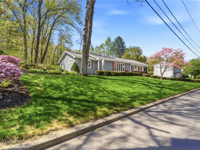 7 Meadowbrook Road