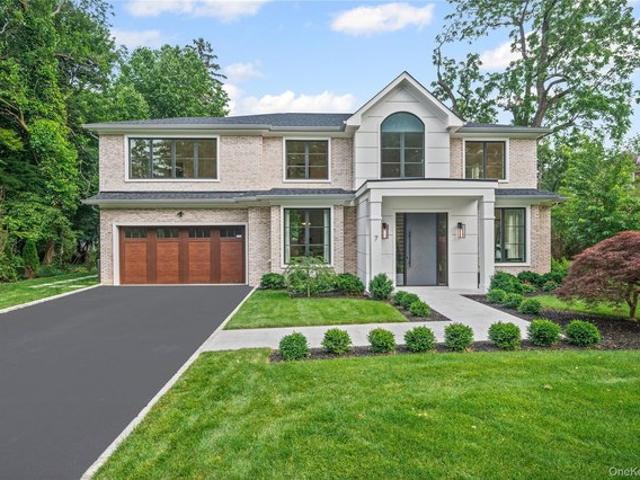 7 Mirrielees Rd, Great Neck, NY 11021