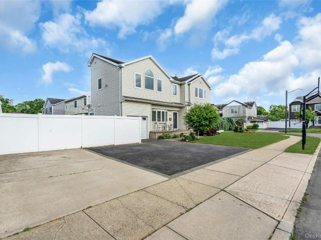7 Mohawk Drive