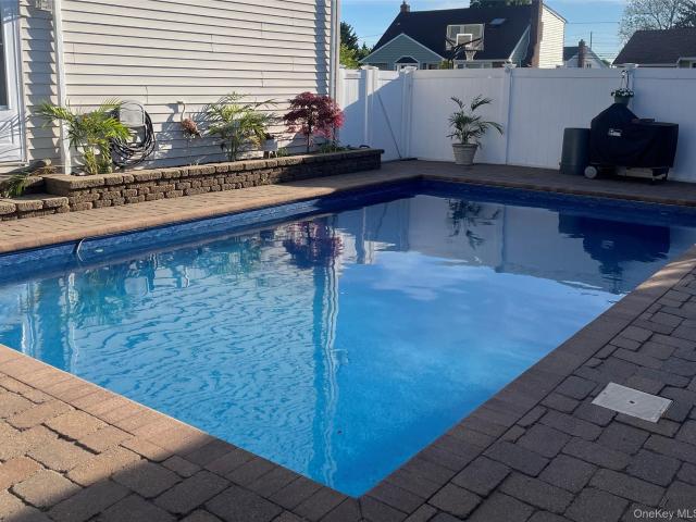 7 Mohawk Drive