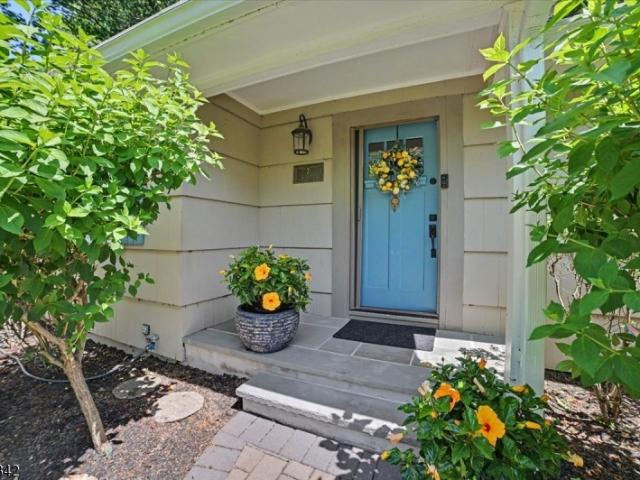 7 Molly Stark Dr