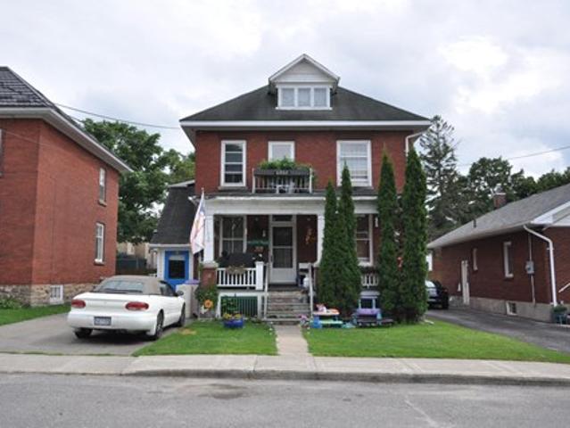 7 Montgomery Place Unit 2 | 3 Bedrooms, 1 Bathroom