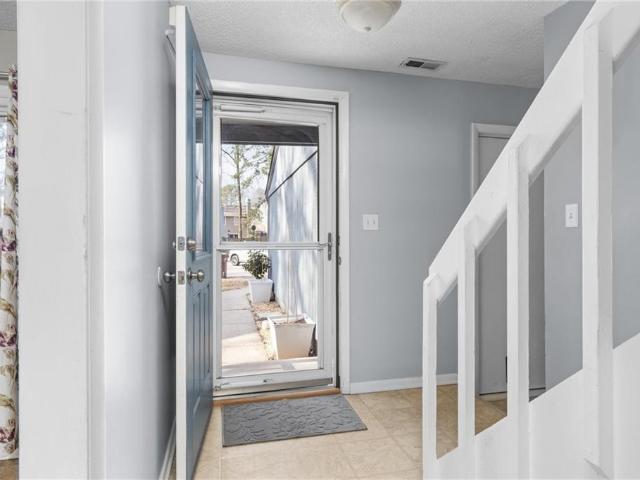 7 Mosely CIR