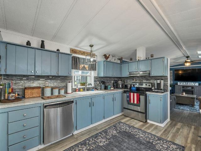 7 N Dewberry Lane