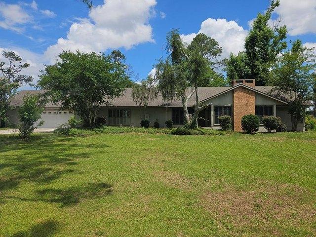 7 N Lakeshore Dr, Lakeland, GA 31635