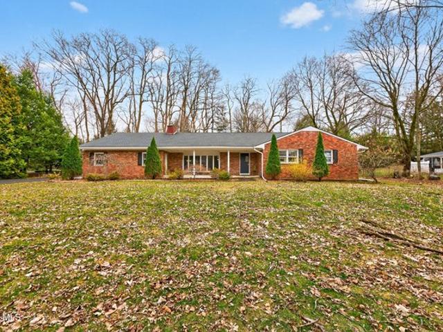 7 N Maple Ln, Albany, NY 12211