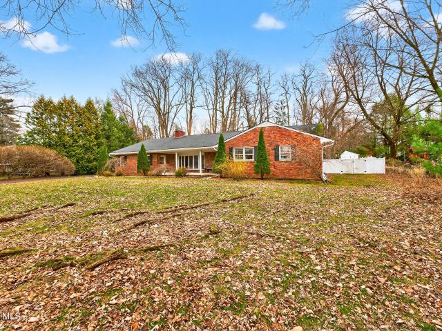 7 N Maple Lane