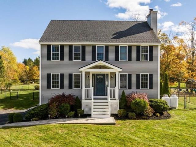 7 Nantucket Ct, Dover, NH 03820