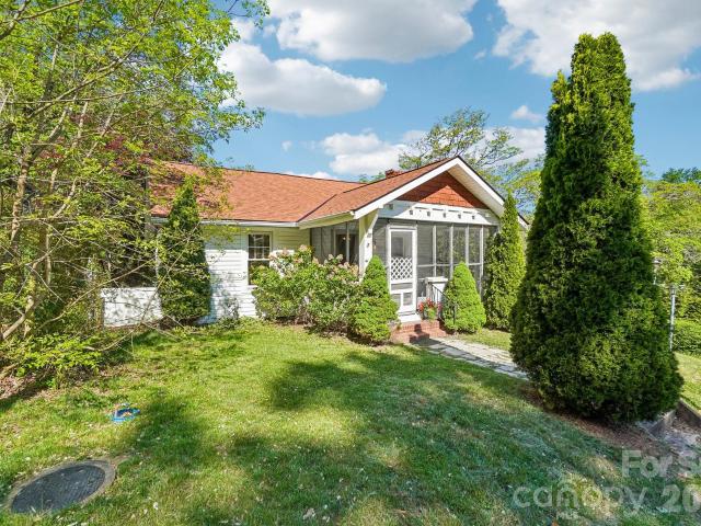 7 Oteen Park Pl, Asheville, NC 28805 | MLS #4357 | Compass