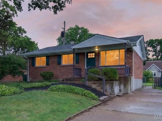 7 Oak Tree Dr, Saint Louis, MO 63119