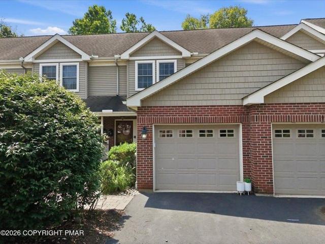 7 Oak Leaf Ln, East Stroudsburg, PA 18301