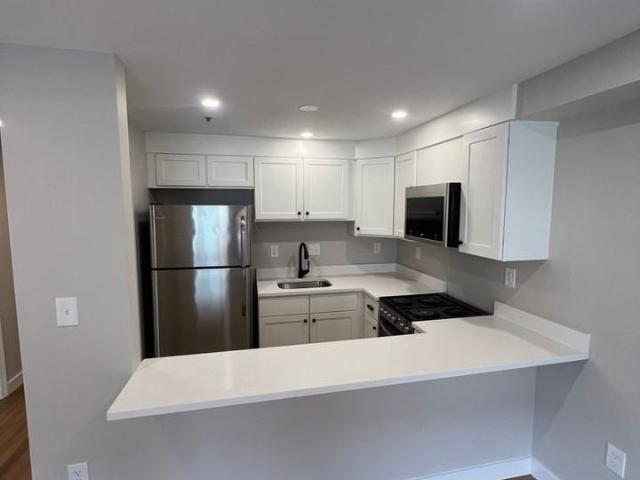 7 Oak Peabody LLC 2 Bedroom Apartment for Rent at 7 Oak St, Peabody, MA 01960 Peabody Town Center