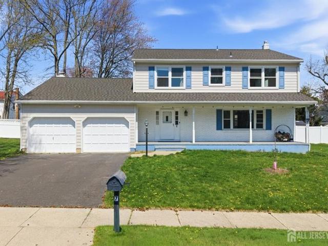 7 Oberlin Ct, Edison, NJ 08820