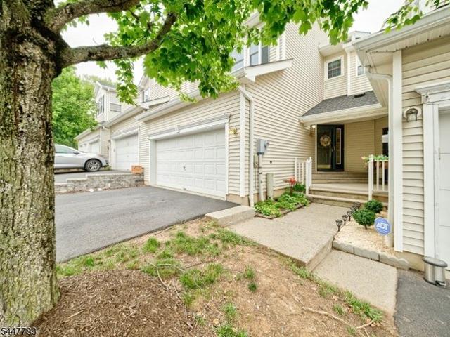 7 Old Orchard Ct, Clinton, NJ 08809
