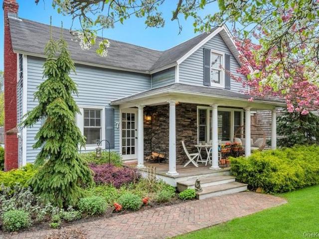 7 Atlantic Ave, East Moriches, NY 11940